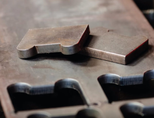 10 مم من الفولاذ الطري 105 أمبير - آلات قطع البلازما CNC سريعة القطع